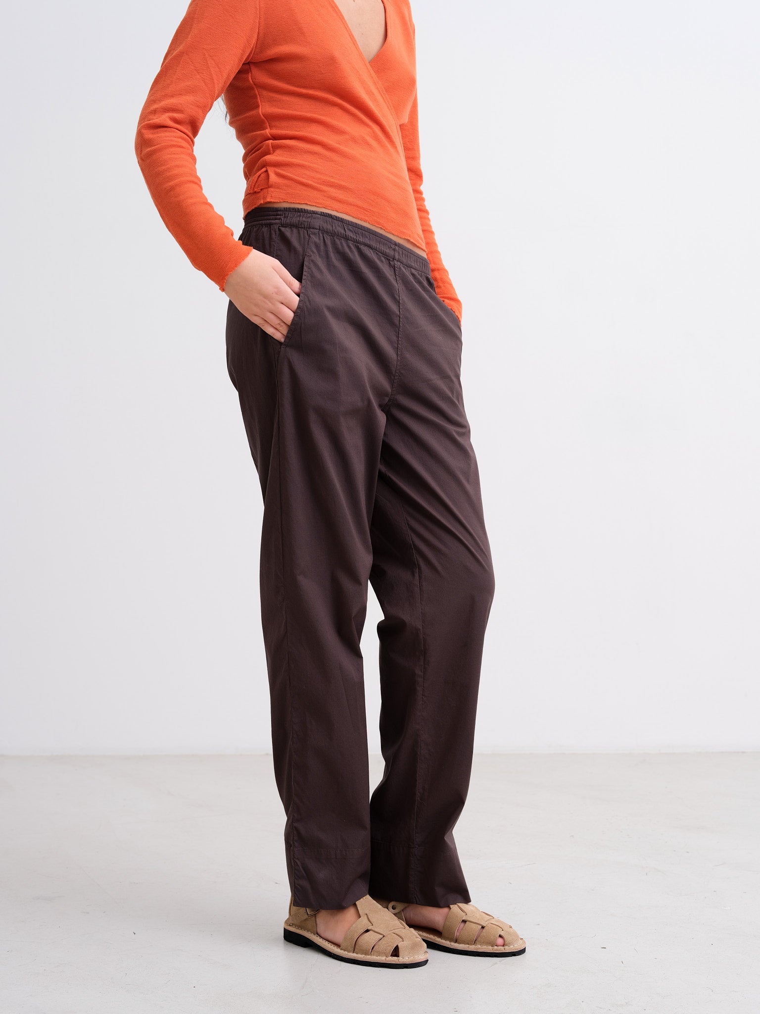 BASICS - STRAIGHT TROUSERS - BLACK COFFEE - tété